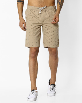 Team Spirit: Buy Men's T-Shirts, Shorts & Pants Online at AJIO