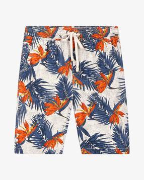 Team Spirit: Buy Men's T-Shirts, Shorts & Pants Online at AJIO