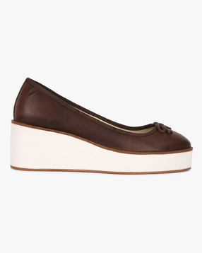 Buy Footwear Online. Get best quality Shoes online for women at Ajio