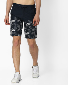 Team Spirit: Buy Men's T-Shirts, Shorts & Pants Online at AJIO